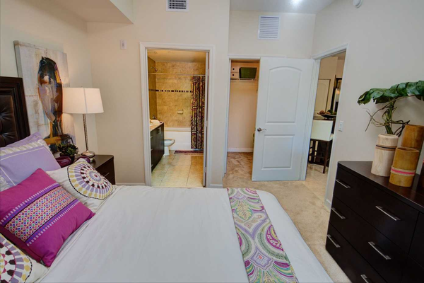 Florida International University | Off Campus Housing Search